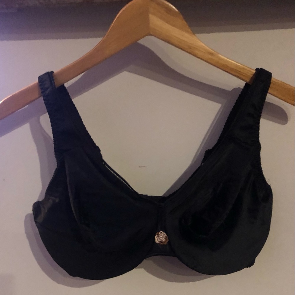 Olga Black Embroidered Underwire Bra Size 40 Dd. New … - Gem